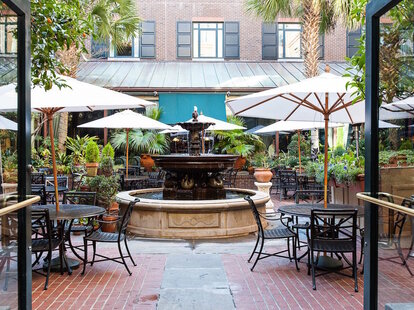 Lush, Gorgeous Garden Bars - Thrillist