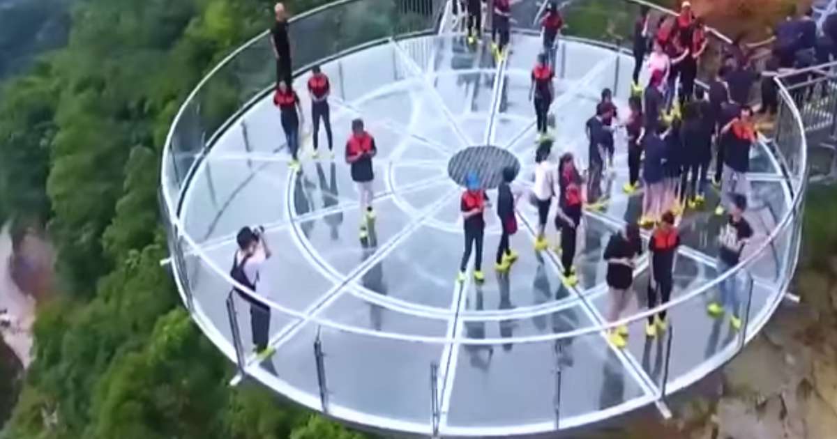 New Chinese Sky Bridge Made Entirely of Glass is Absolutely Terrifying ...