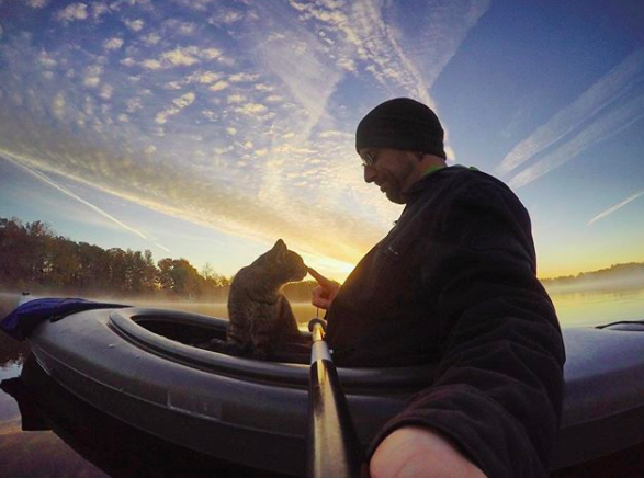Rescue Cat Absolutely Loves Kayaking With Her Dad - The Dodo