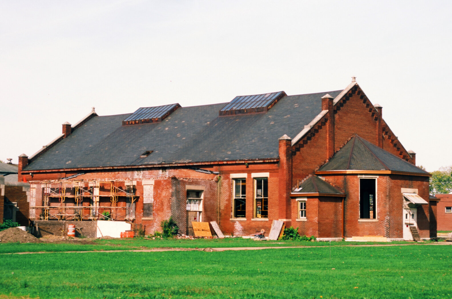 Most Haunted Places in Indiana to Visit This Halloween - Thrillist