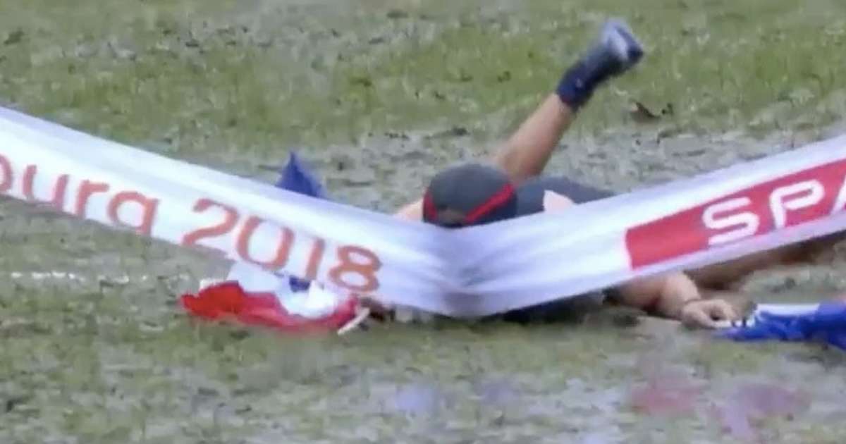Runner's Finish Line Fail Into Mud is the Best New Meme of the Year ...