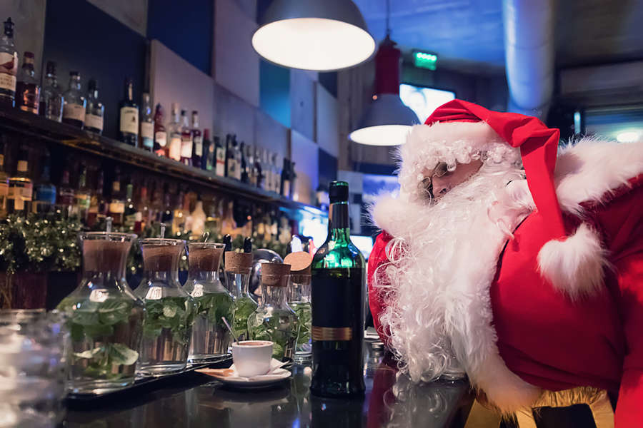 Members Only Club Lets Santa Clauses Drink for Free for the Holidays ...