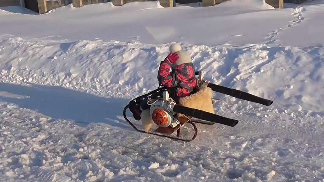 Dad Creates Sled With 2 Leaf Blowers Attached for Snow Day Adventure ...