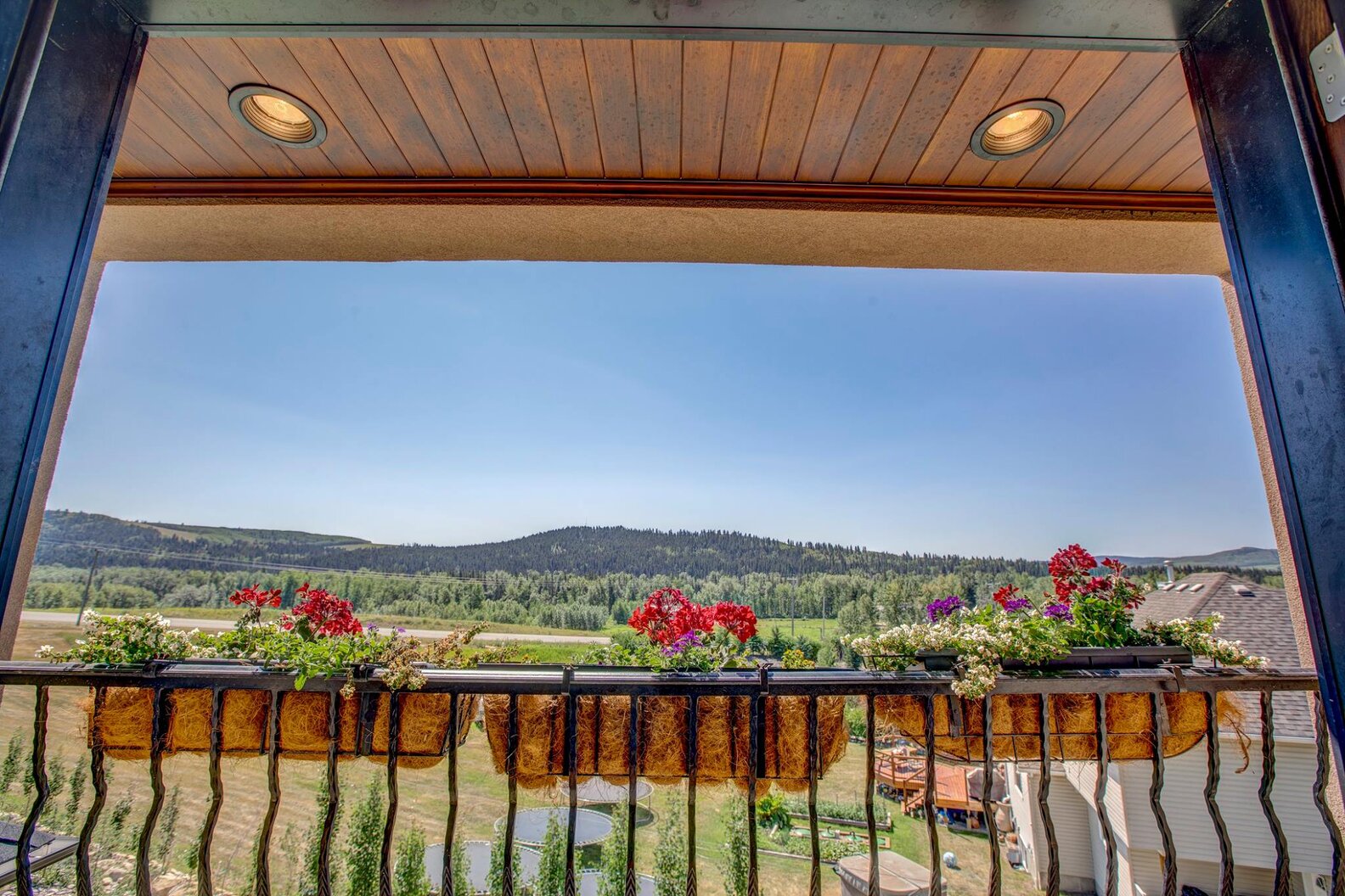 Canadian Woman Giving Away $1.7M House For $25 in Letter Contest ...