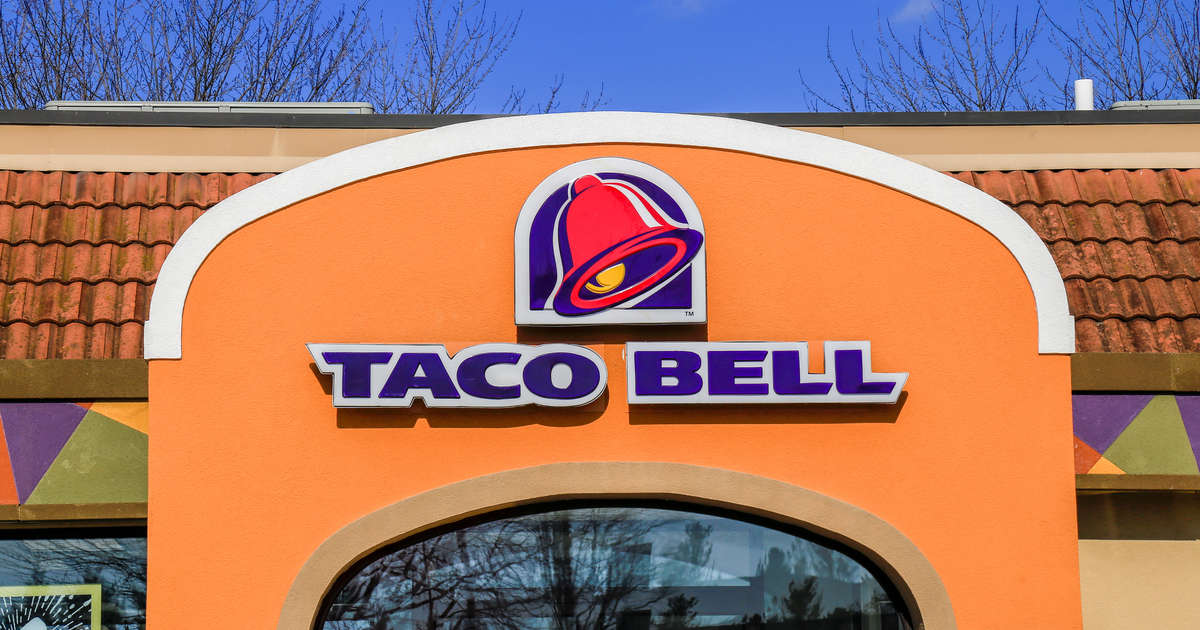 Angry Taco Bell Customer Goes Behind Counter And Makes His Own Meal