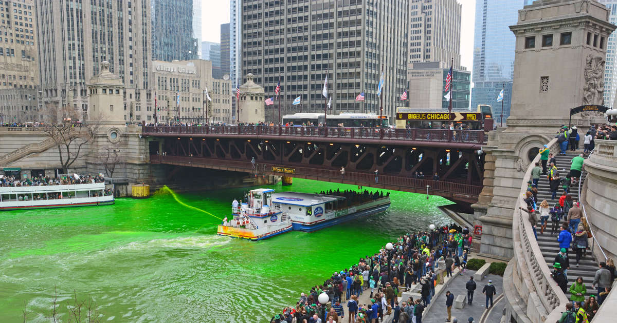 How the Chicago River Gets Dyed Green for St. Patrick's Day 2019 ...
