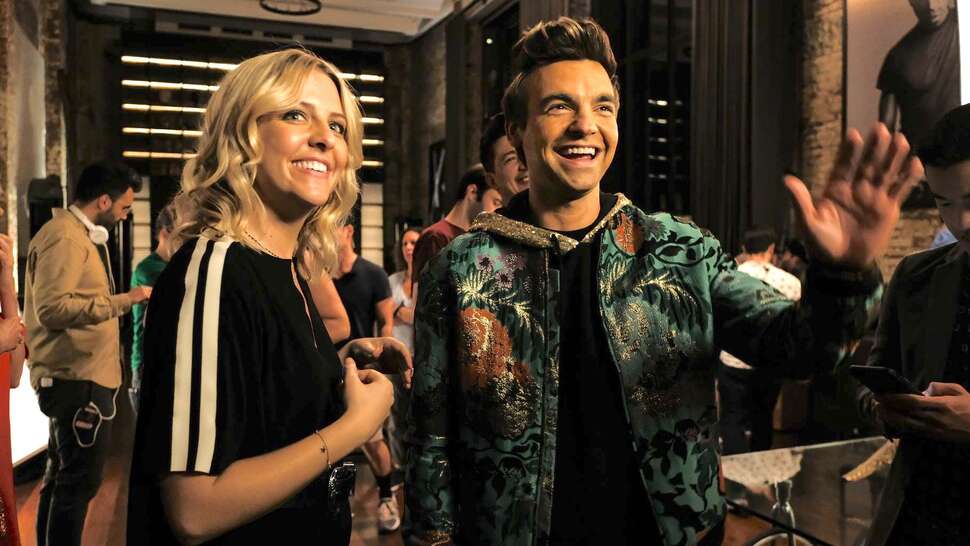 The Other Two Review: Why You Should Watch TV's Best New Comedy - Thrillist