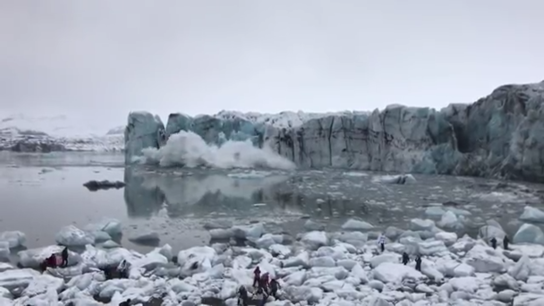 Iceland Tourists Escape Massive Wave Caused By Collapsed Glacier ...