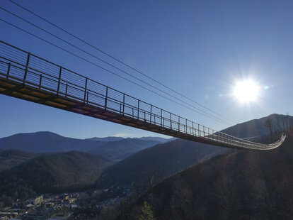 Gatlinburg SkyBridge: US's Longest Pedestrian Suspension Bridge Opens ...
