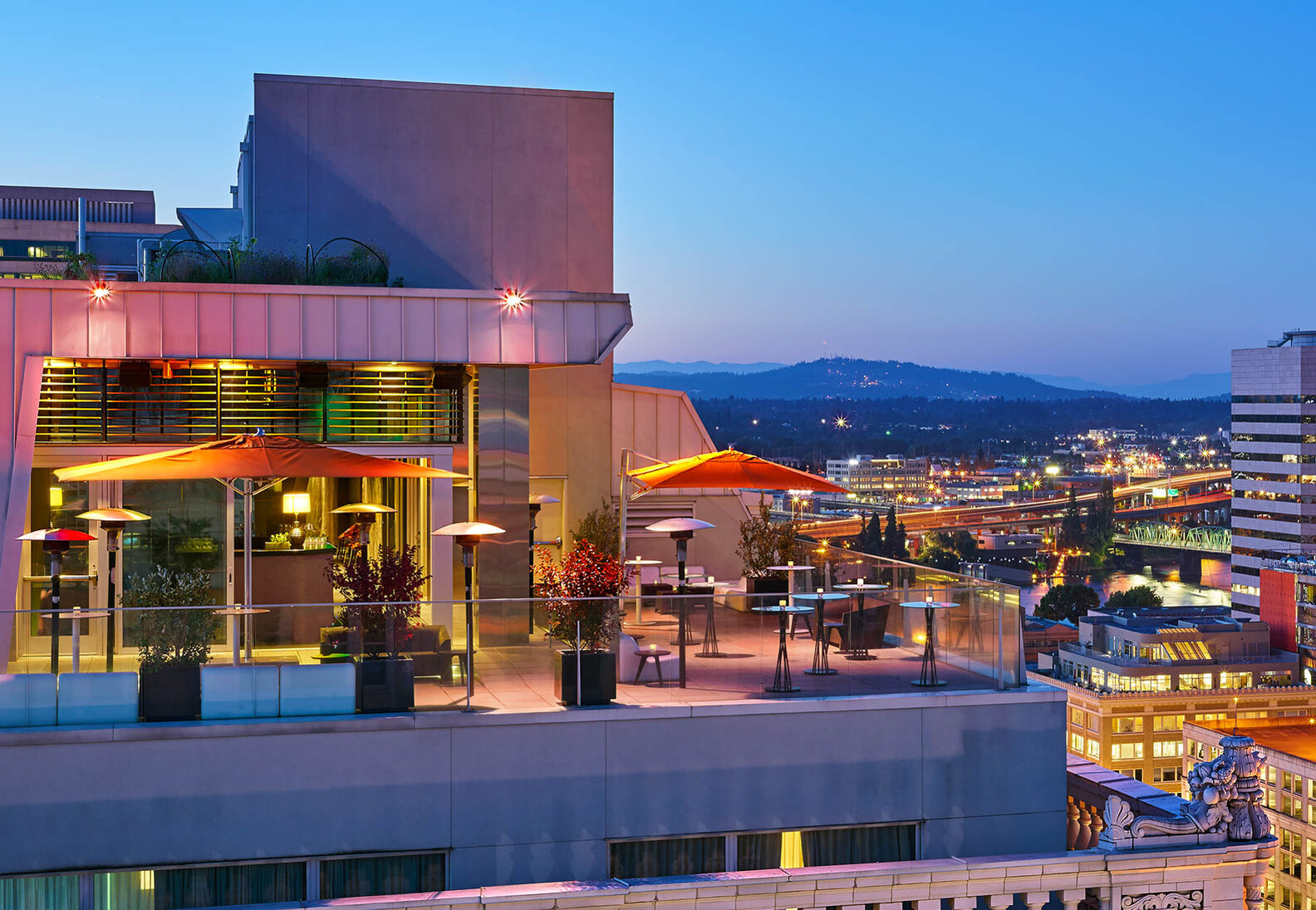 Best Rooftop Bars in America: Where to Drink With a View - Thrillist