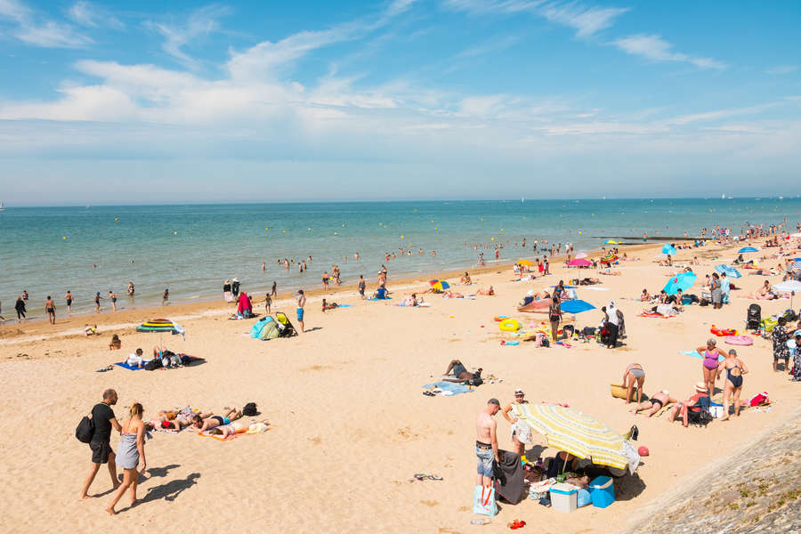 Best Beach Items: Towels, Games, Umbrellas, Sunscreen & More - Thrillist