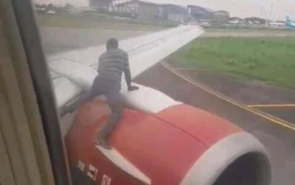 Man Jumps on Airplane Before Takeoff and Stashes Luggage in the Engine ...
