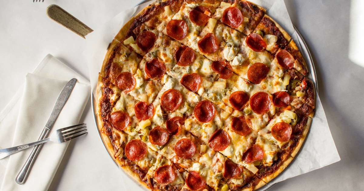 Best Pizza in Milwaukee: Pizza Shops With the Best Slices in Town ...