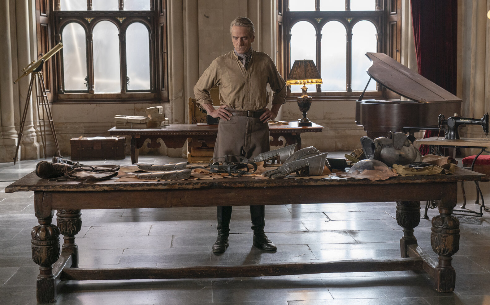 'Watchmen' Episode 3: Lila Byock Explains Adrian Veidt & Laurie Blake ...