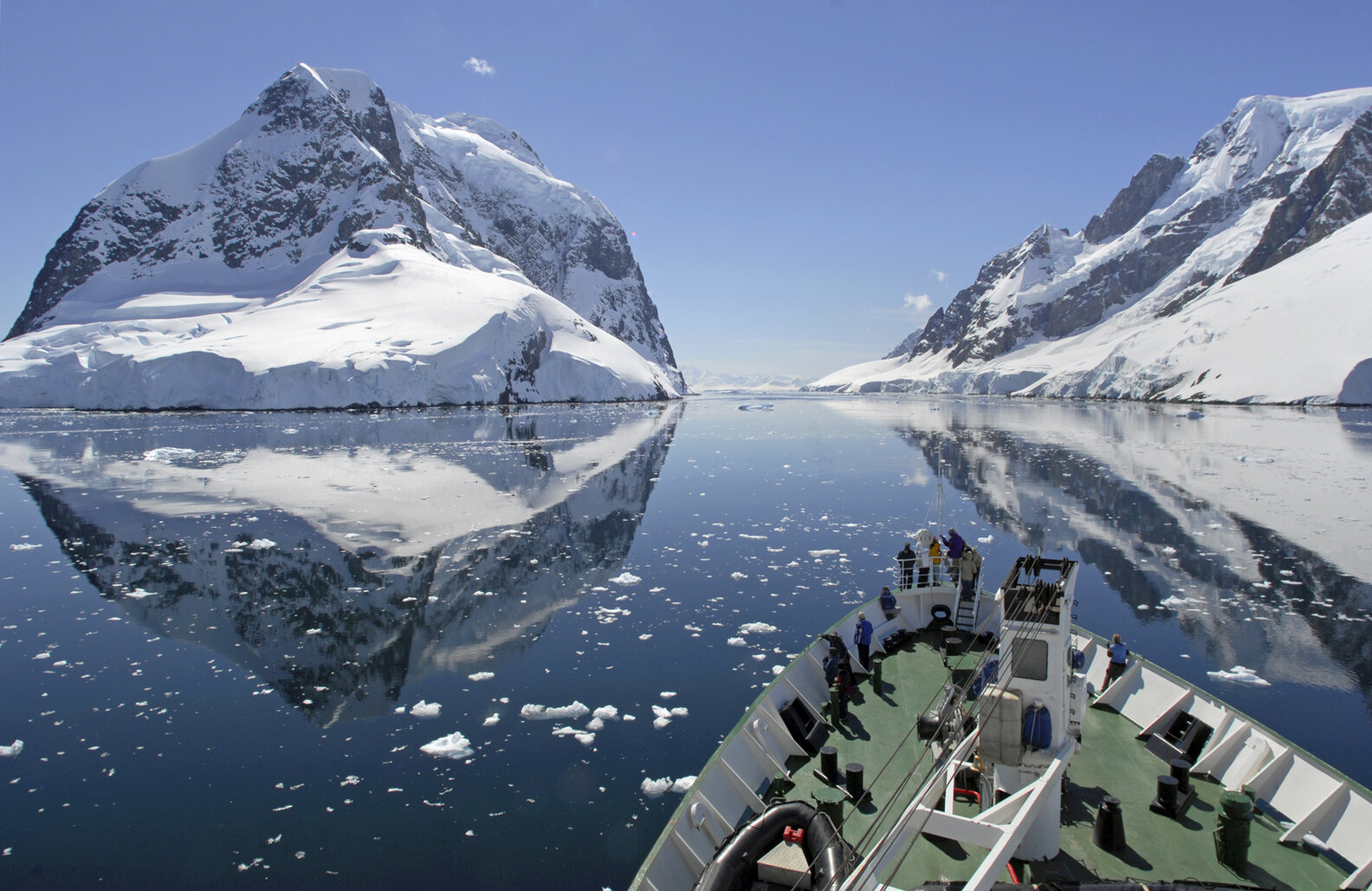 Best Places to Visit in Antarctica: Beautiful Islands & Towns to See ...