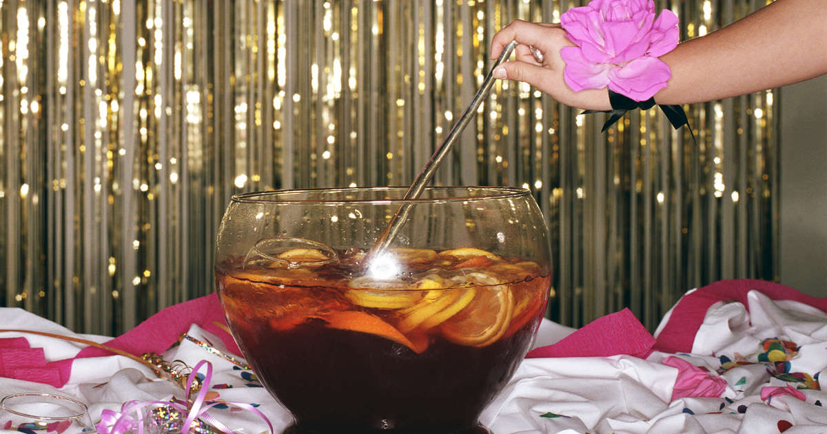 How to Pick the Right Batch Cocktail Recipe for Your Holiday Party ...