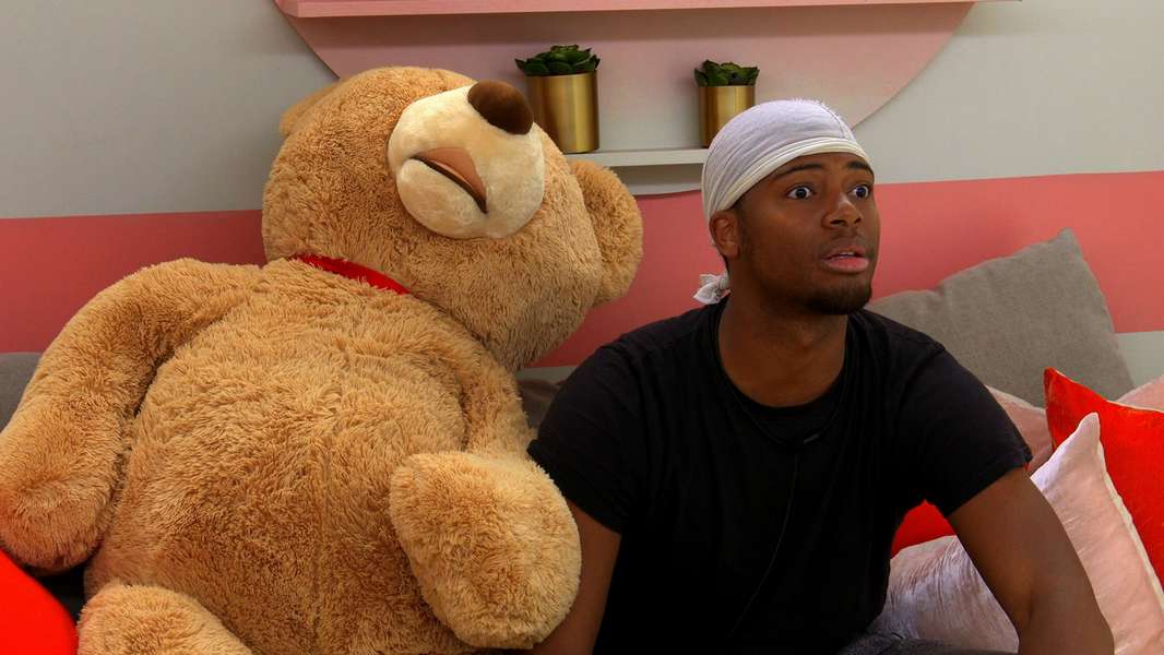 'The Circle' Review: Is the New Netflix Reality Series Worth Watching ...