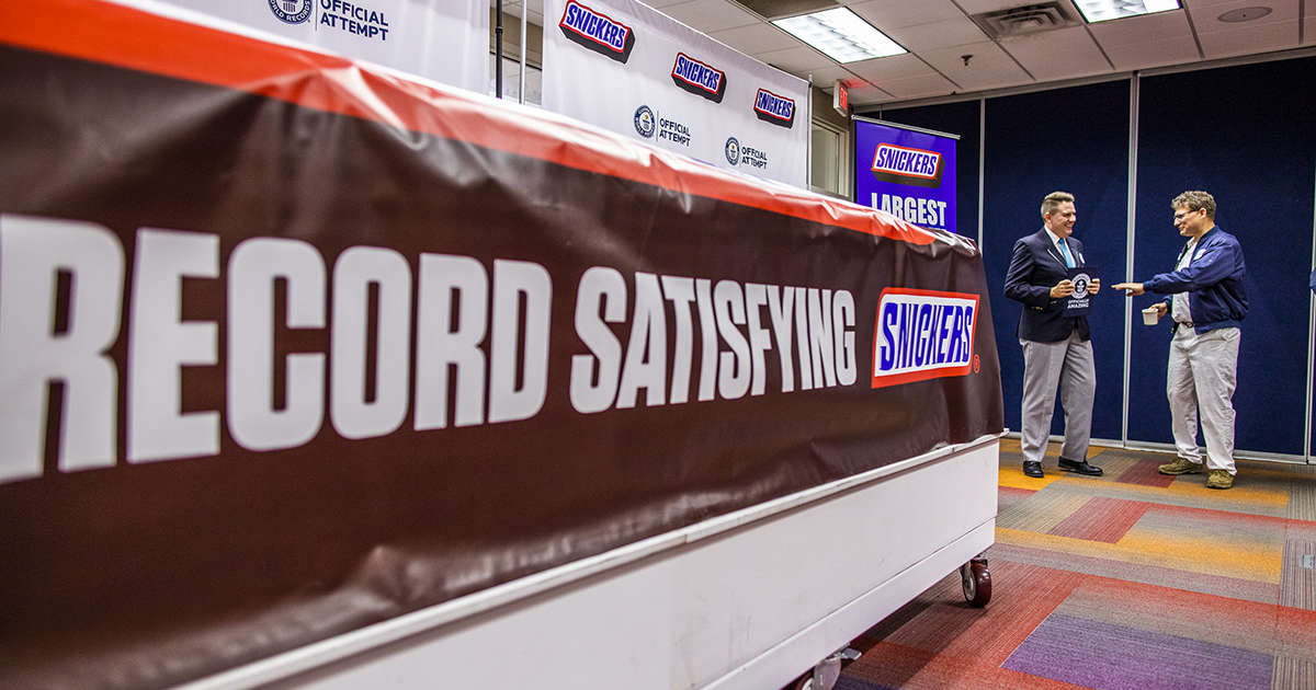 Snickers World Record Chocolate Nut Bar: How Many Tons Does It Weigh ...