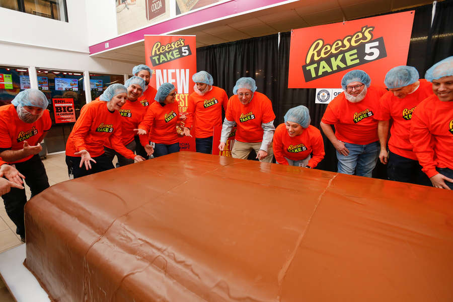 Reese's Breaks Snickers' 'World's Largest Chocolate Nut Bar' Record ...