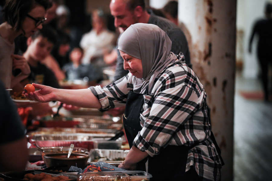 Mera Kitchen Collective: Refugee Chefs Still Cooking in Crisis - Thrillist