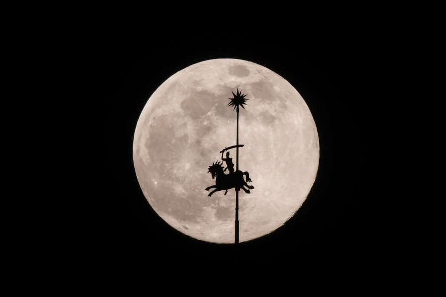 Pink Moon 2020: Most Beautiful Photos of the Pink Supermoon - Thrillist