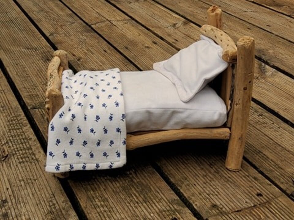 Woman Makes An Adorably Tiny Bed For Squirrels In Her Garden - The Dodo