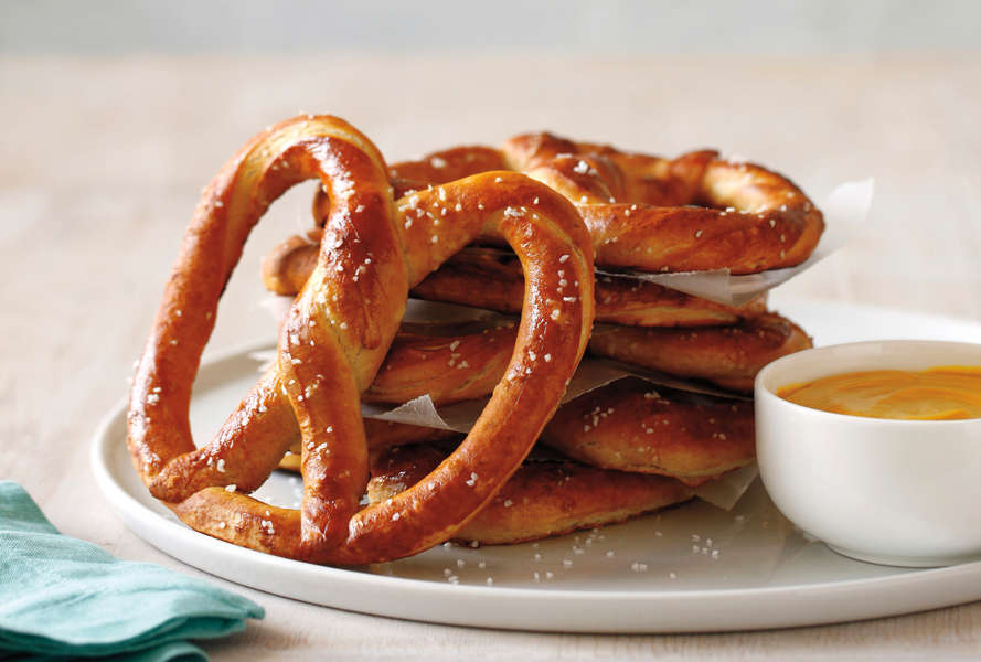 Auntie Anne's Pretzel Kits: How to Bake Pretzels at Home With DIY Kits ...