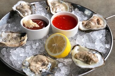 Best Seafood Restaurants in Philadelphia: Top Places to Order Seafood ...