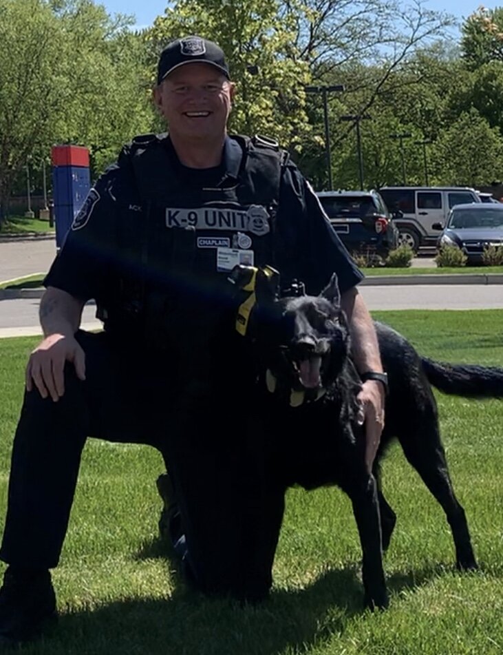 Police Dog Steals Dad's Seat In Car - The Dodo