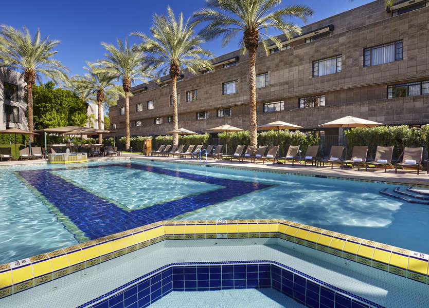 The 'Arizona Biltmore' Used to Be a Hotspot For Hollywood Royalty ...