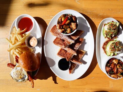 HalfSmoke: Washington, D.C. - Thrillist