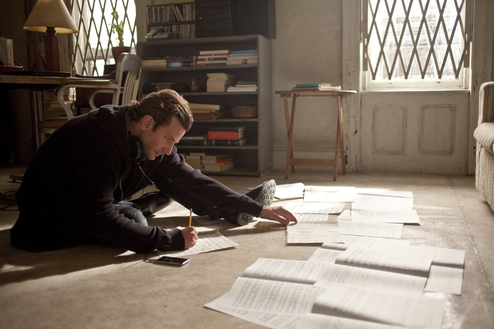 'Limitless' Review: It's Still a Galaxy-Brain Classic 10 Years Later ...