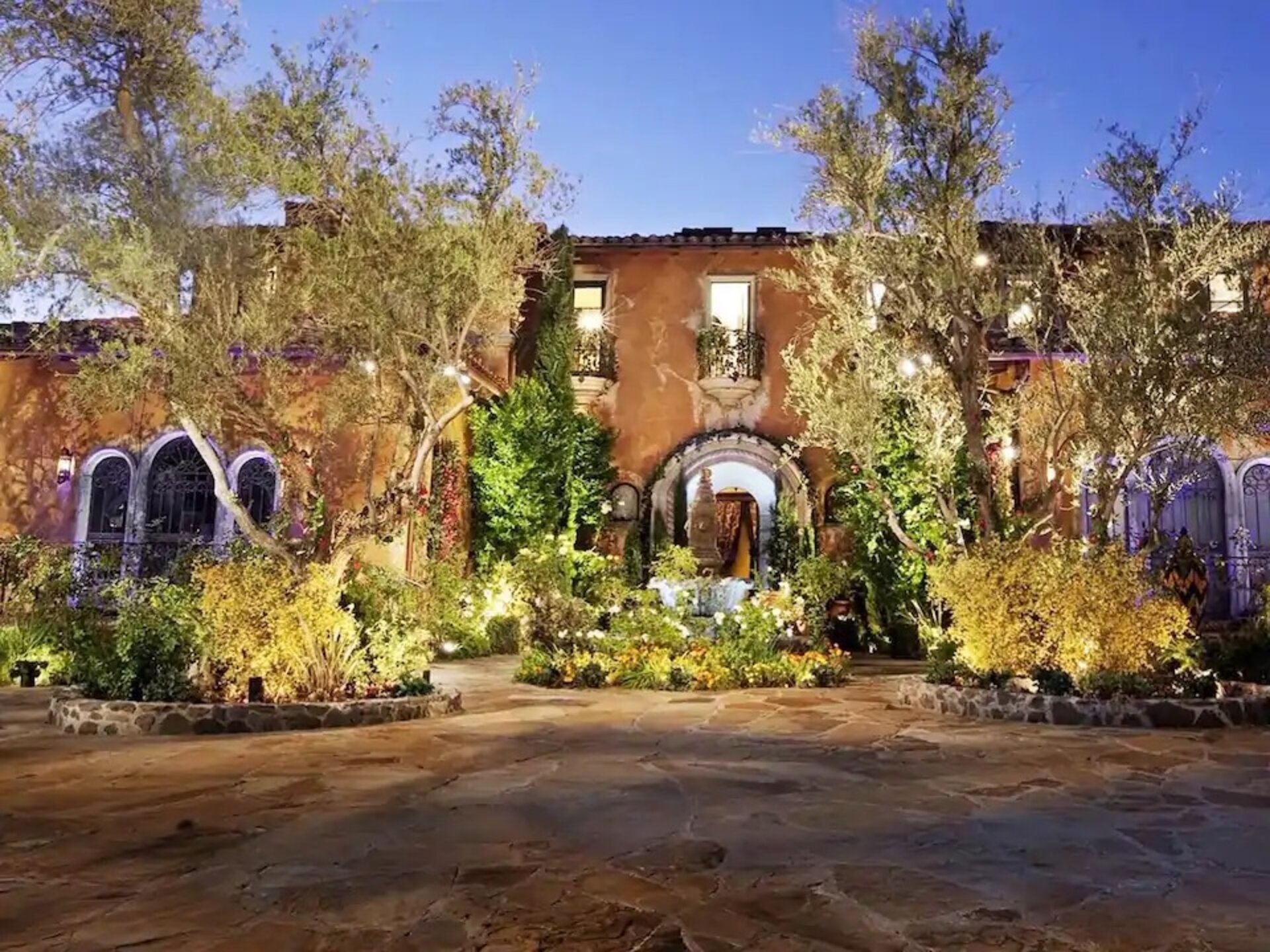 Famous Airbnbs from Movies & TV Shows You Can Book Right Now - Thrillist
