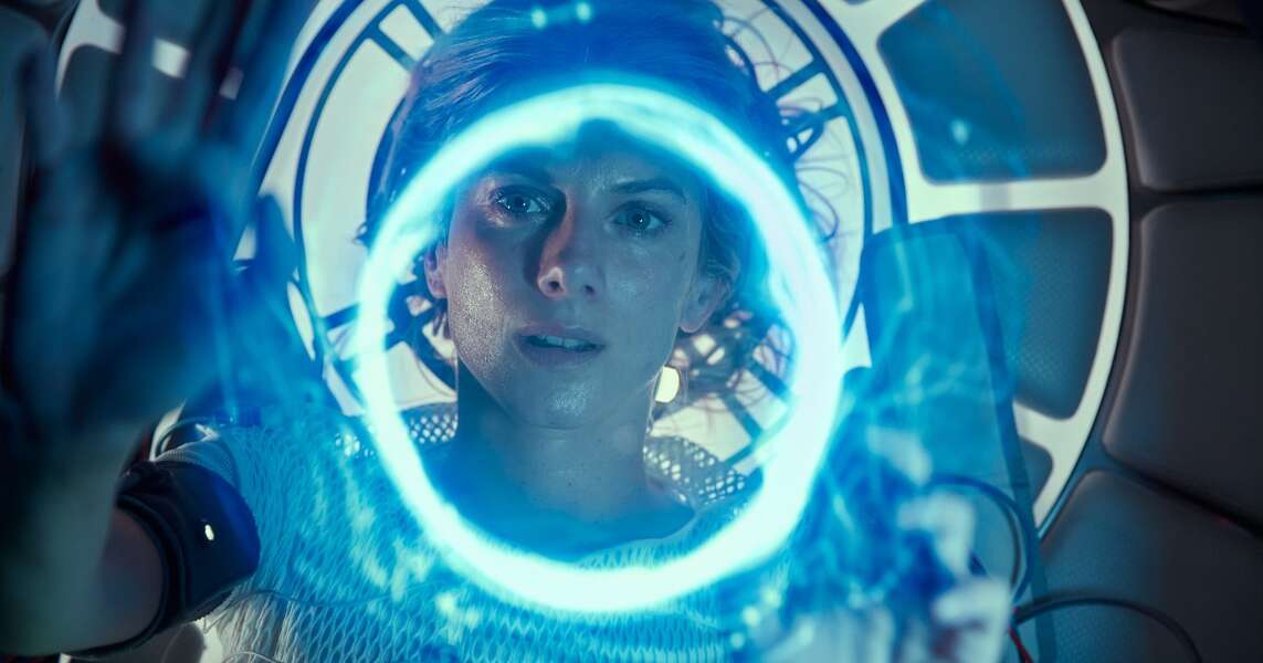 Netflix 'Oxygen' Review: New Movie Is a Defective Cryochamber of Fun ...