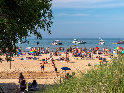 Best Beaches in Chicago to Sunbathe at This Summer - Thrillist