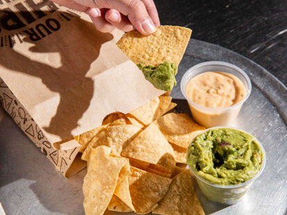 Chipotle Is Giving Out Free Guac When You Order Through Uber Eats Now ...