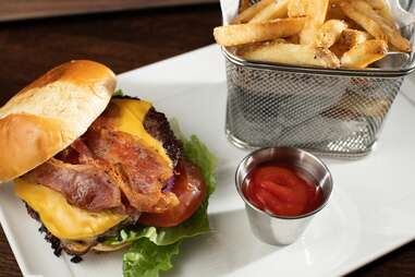 Best Restaurants at Reagan National Airport: Places to Eat & Drink at ...