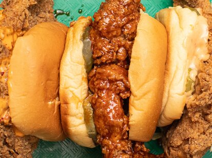 Best Ballpark Food & Snacks to Order at Every MLB Baseball Stadium ...