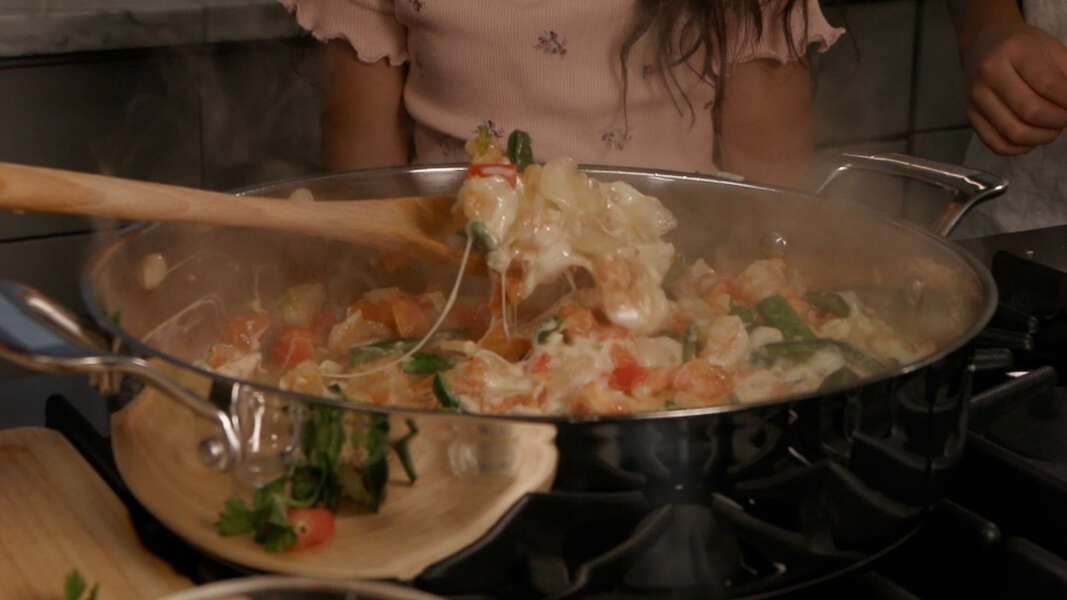 This Mom Makes Tacos Gobernador for Taco Night - Thrillist