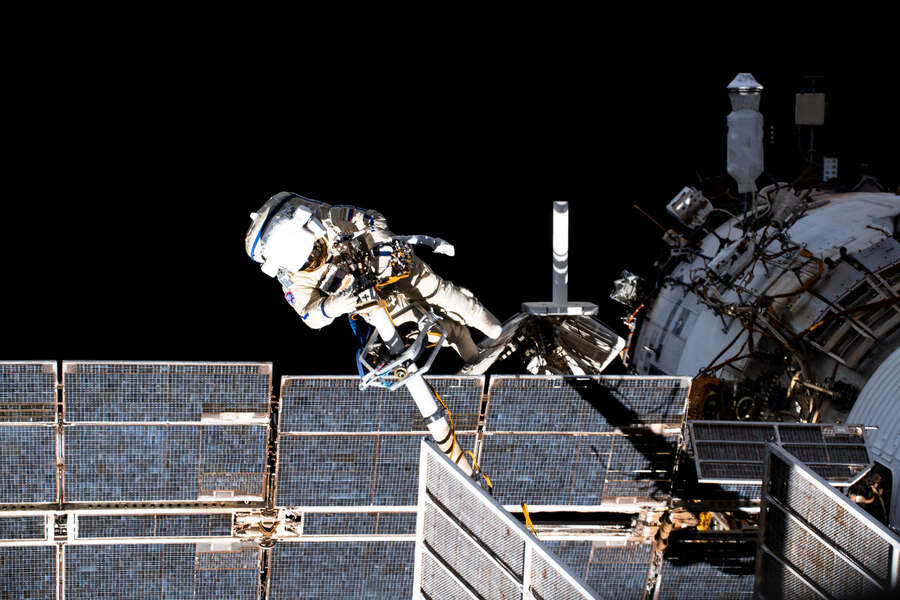 Watch Russian Cosmonauts Do a Spacewalk Live from the Space Station ...