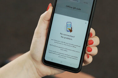 United Airlines Just Made Paying for In-Flight Drinks That Much Easier ...