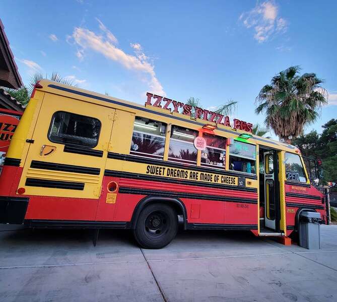 Izzy's Pizza Bus: Las Vegas - Thrillist