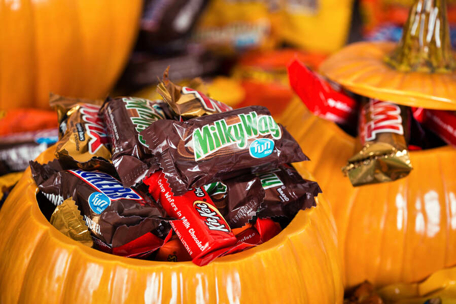 The Most Popular Halloween Candies According to Trick-or-Treaters ...