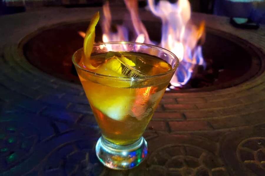 Cosmo's: A Bar in Dallas, TX - Thrillist