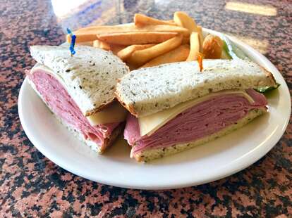 Famous Label's Deli: Tarzana, CA - Thrillist