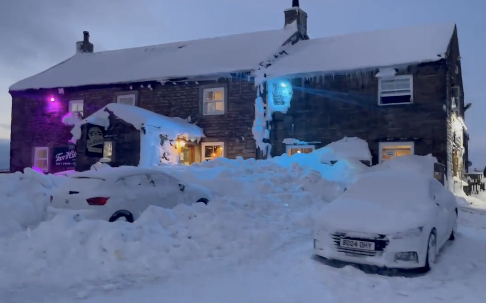 Winter Storm Leaves 61 Stranded in Pub Over the Weekend - Thrillist