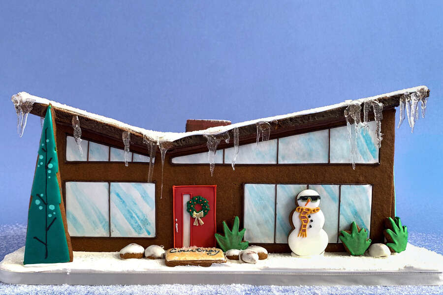 How to Build a Solid Gingerbread House, According to Baking Experts ...