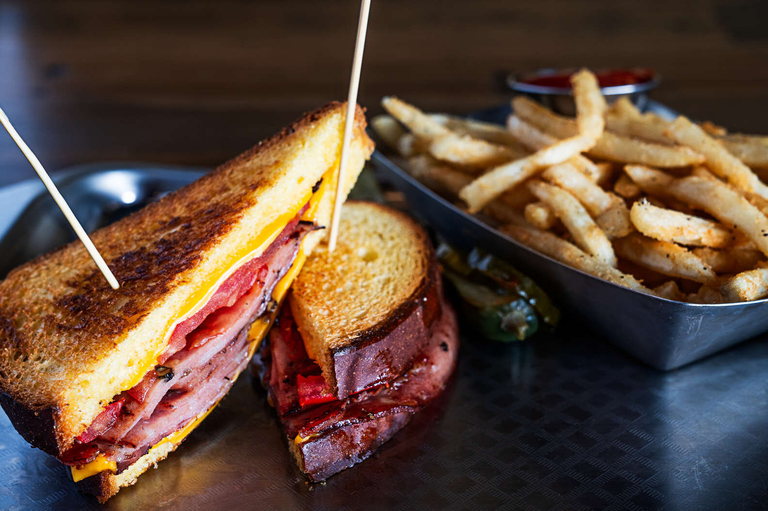 Best Sports Bars in Las Vegas: Where to Watch & Drink on Game Day ...