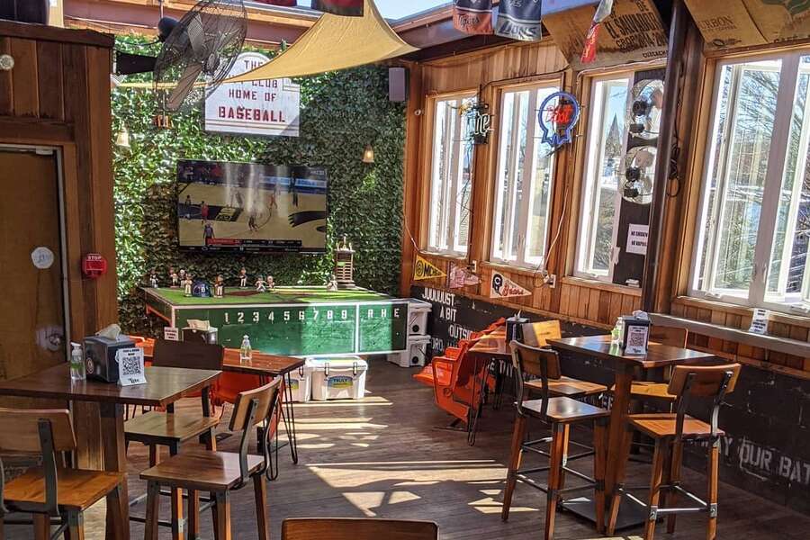 Best Sports Bars in Washington DC: Where to Watch & Drink on Game Day ...