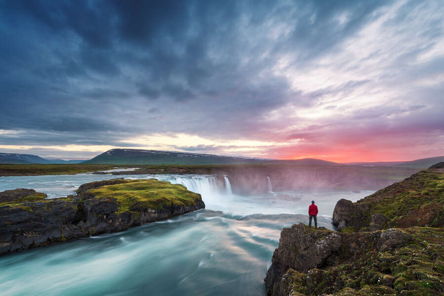 Play Offers 33% Off Flights to Iceland Until March 4 - Thrillist